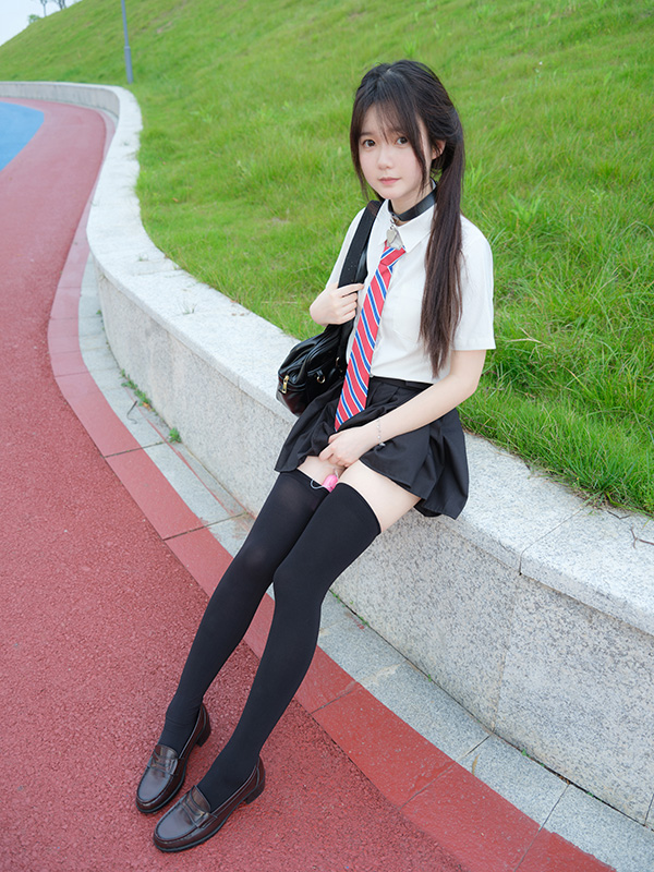 [会员][视图]紧急企划 – 小恩 – 户外 (56P+1V/1.8G) | 司机会所